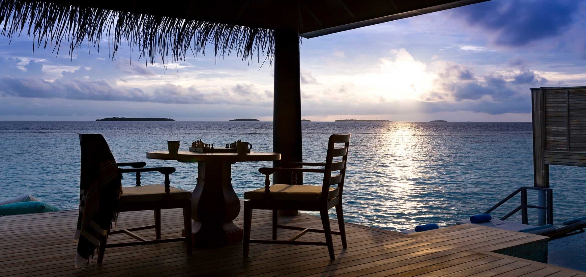 anantara_kihavah_over_water_sunsets_1920x1037-1 - Maldives Water Villas